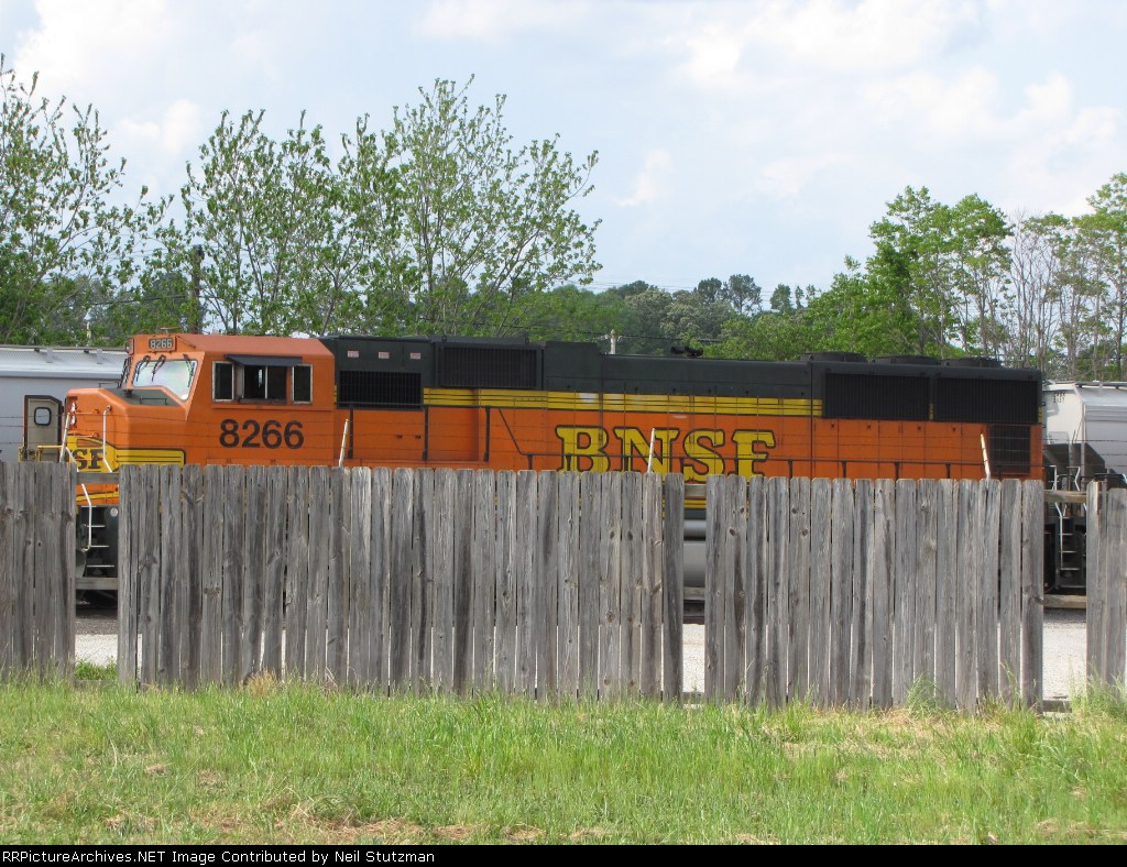 BNSF 8266